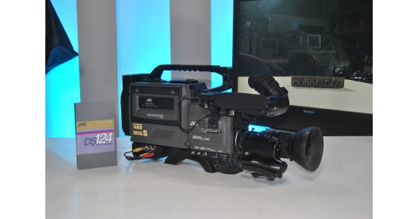 Vintage JVC BR-D40U DIGITAL S 422 Recorder with Video Camera KY-D29